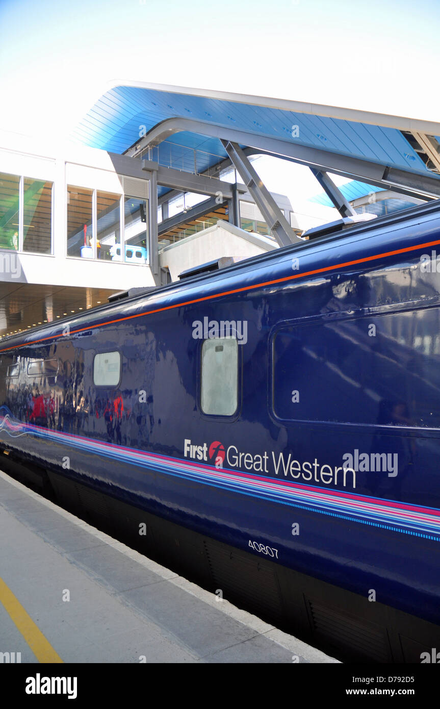 Reading rail station hi-res stock photography and images - Alamy