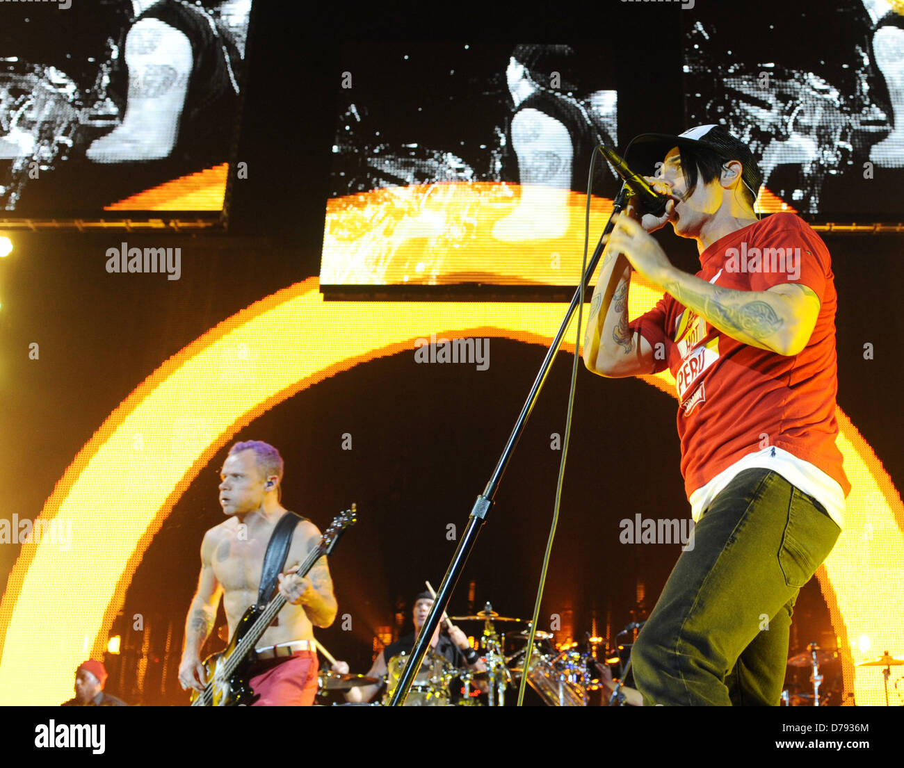 Flea and anthony kiedis of red hot chili peppers hi-res stock ...