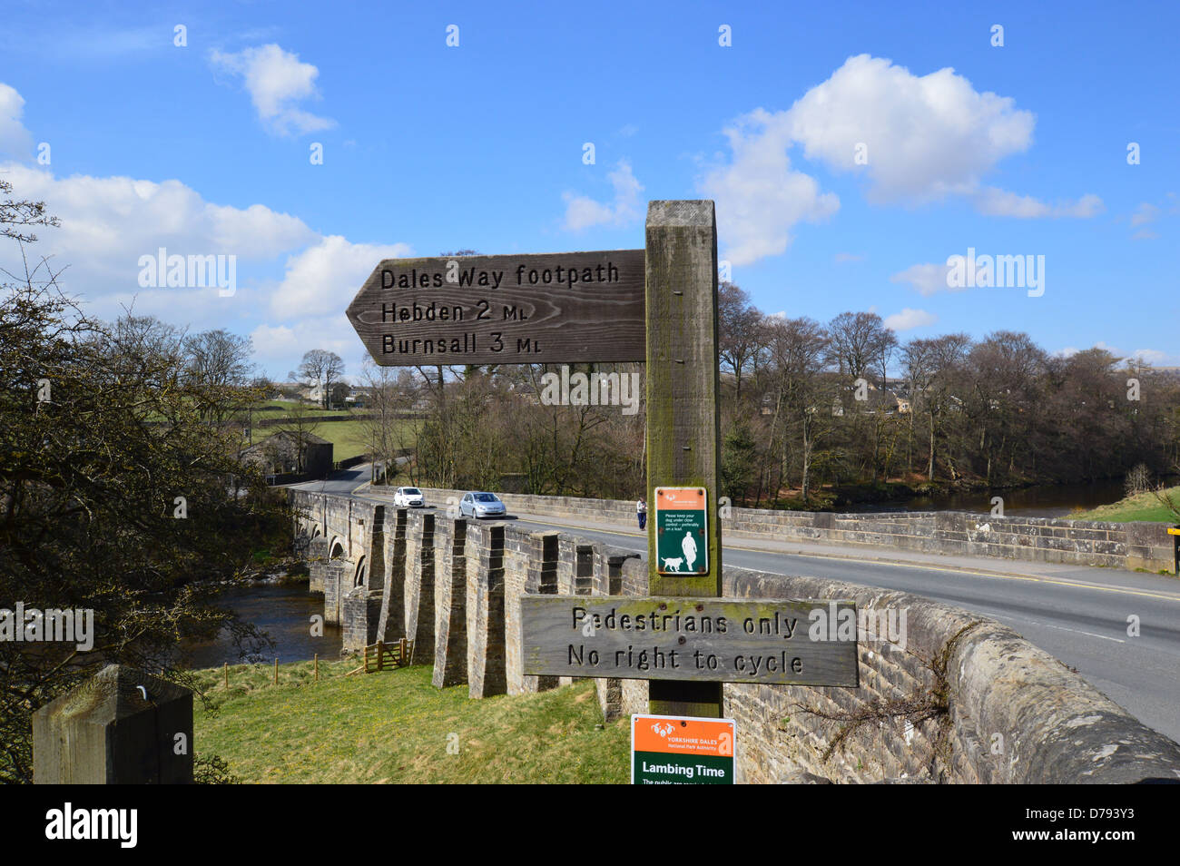 Burnsall bridge wharfedale hi-res stock photography and images - Alamy