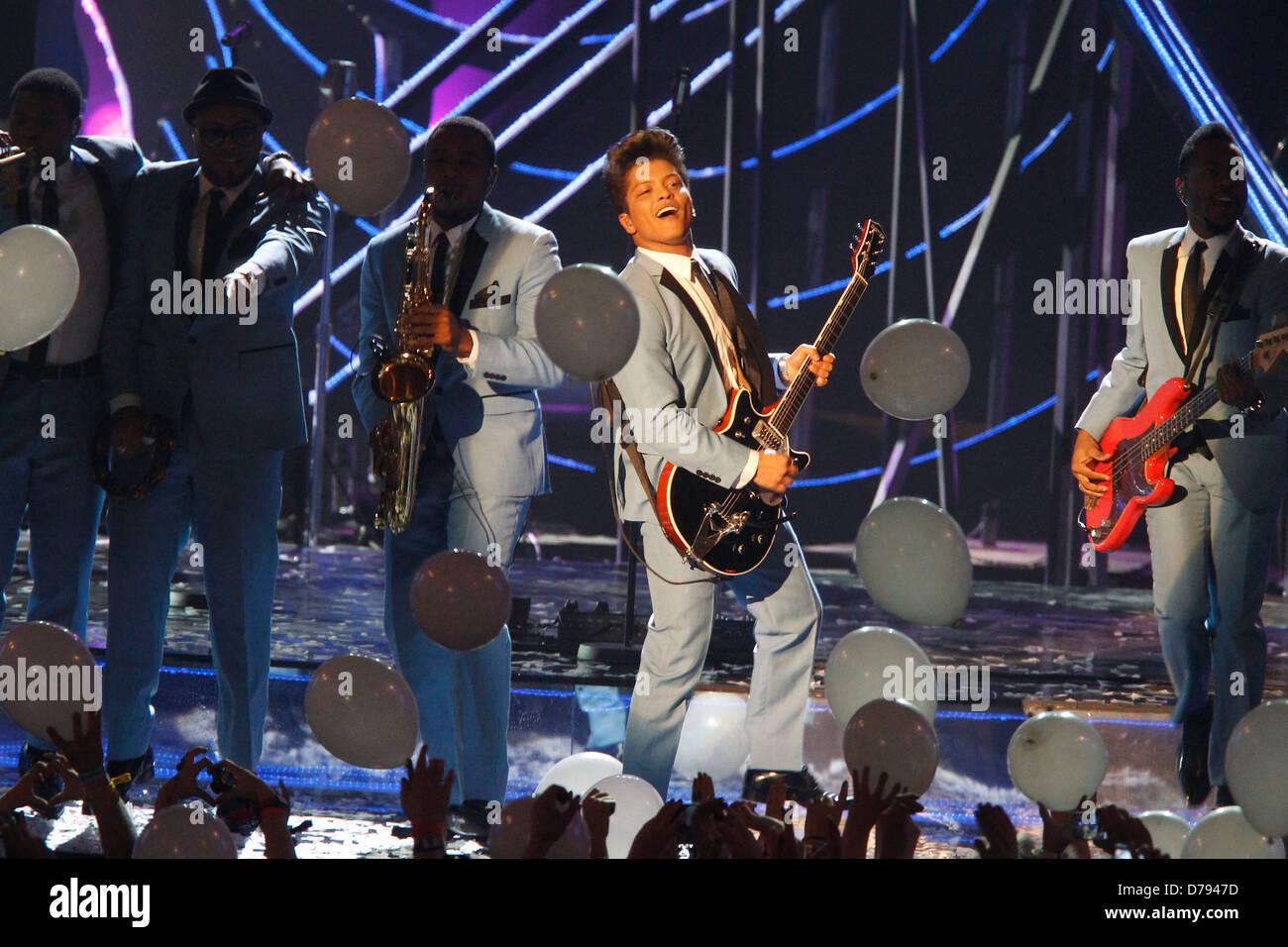 Singer Bruno Mars Performs The Mtv Europe Music Awards 2011 Emas