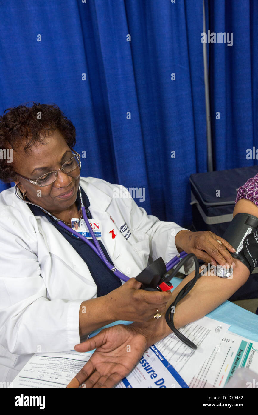 Medical residents patient hi-res stock photography and images - Alamy