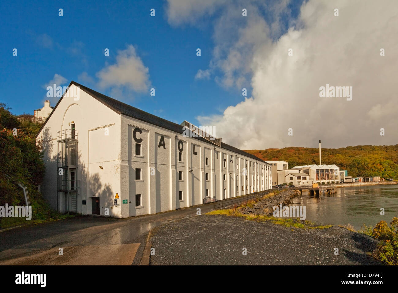 Caol ila distillery hi-res stock photography and images - Alamy