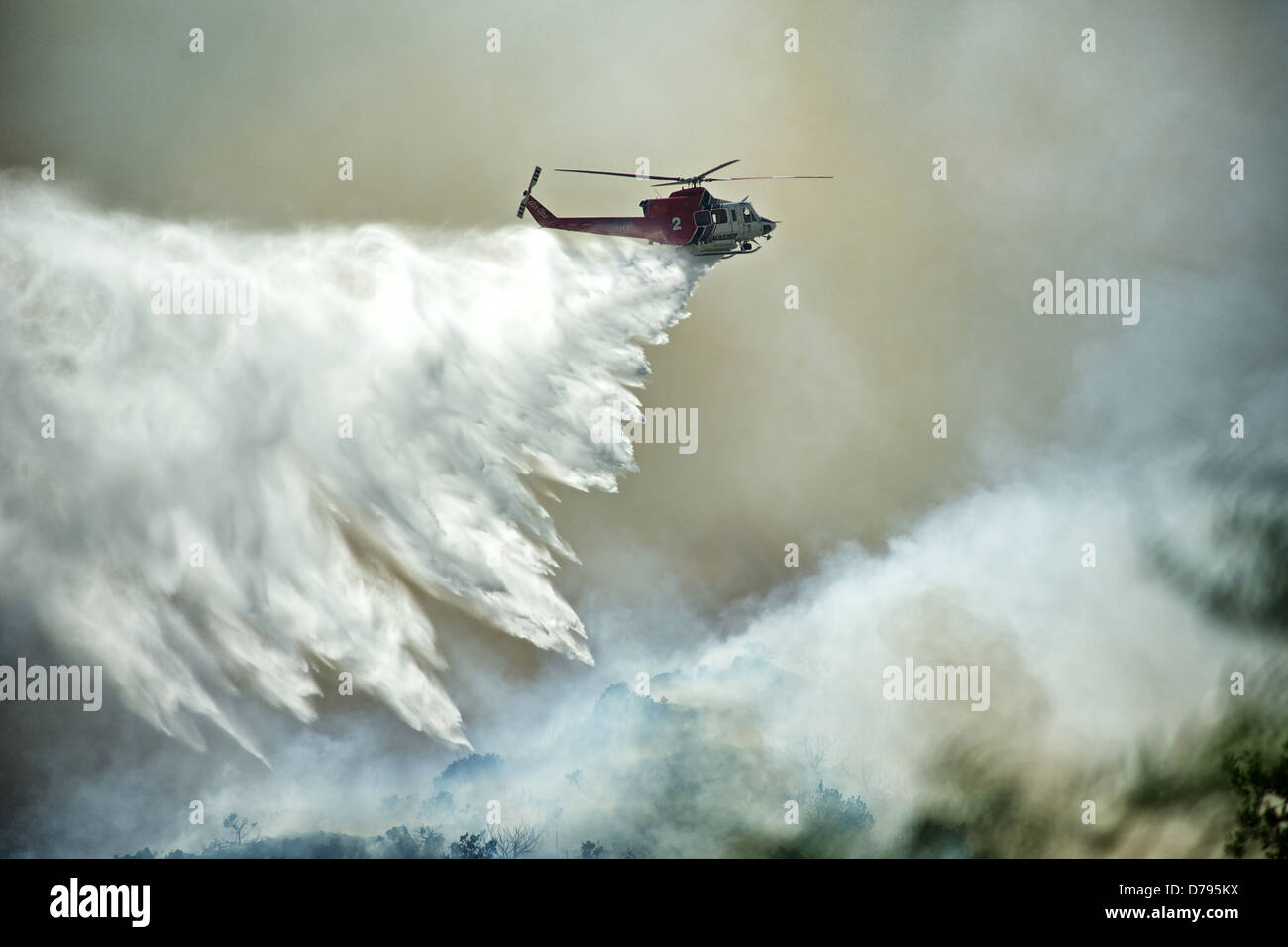 Firefighting helicopter california hi-res stock photography and images ...