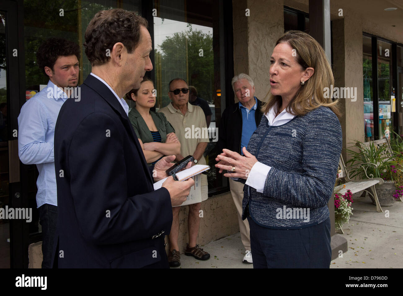 Charleston, South Carolina, USA. 1st May 2013. ELIZABETH COLBERT BUSCH ...