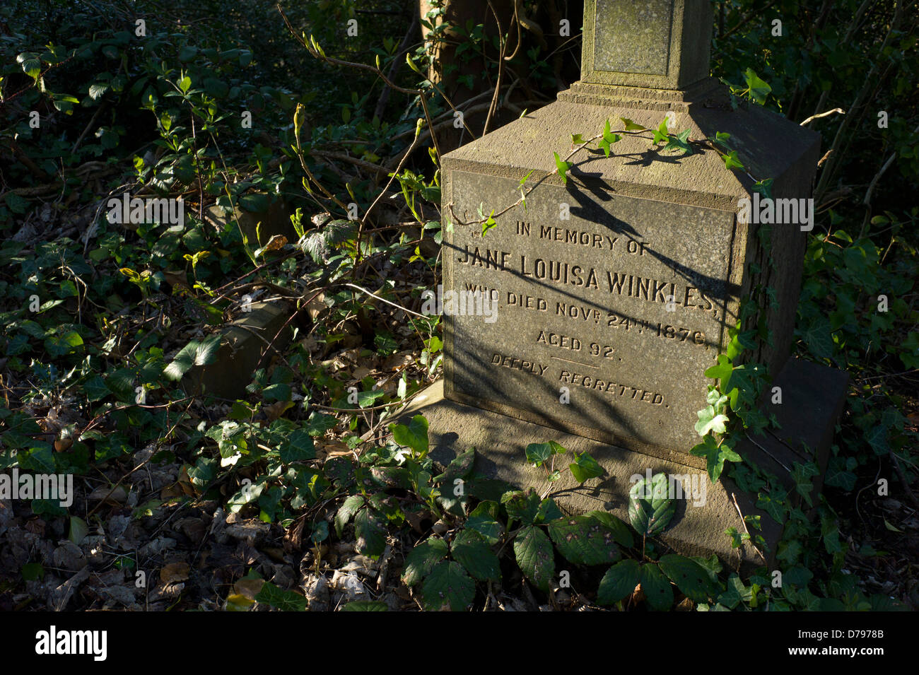 Neglected gravestone hi-res stock photography and images - Alamy