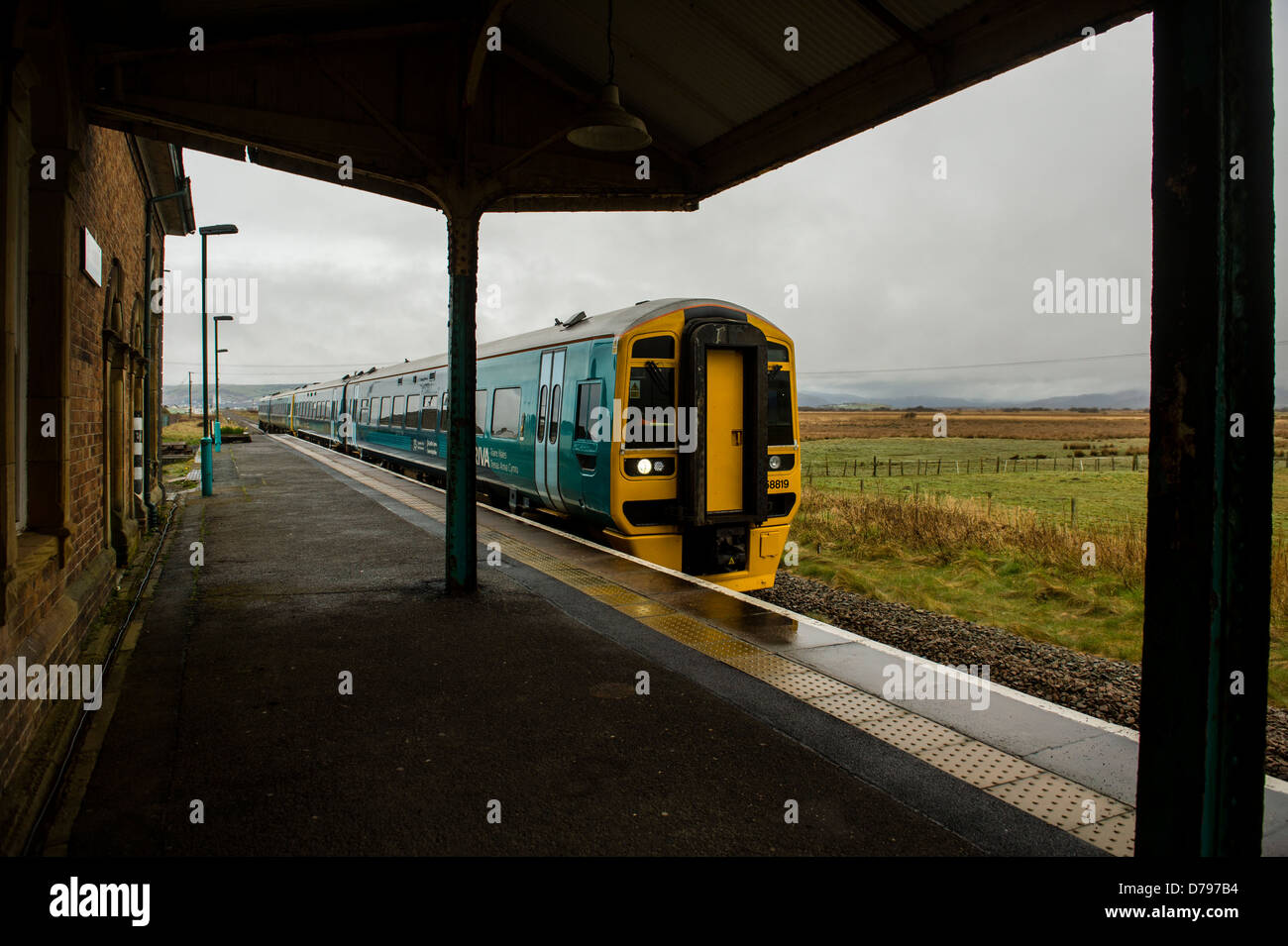 Borth railway station hi-res stock photography and images - Alamy