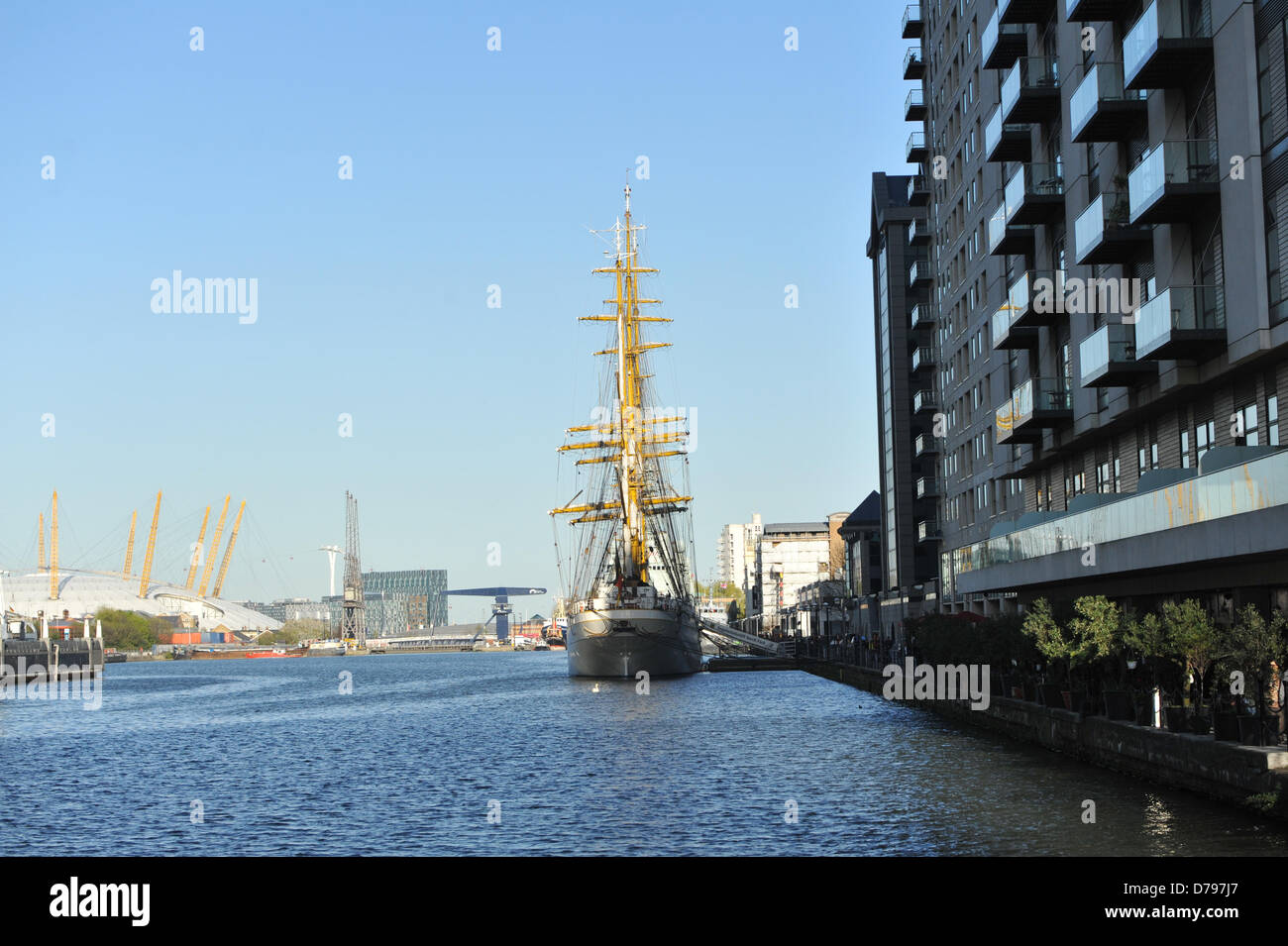 South Quay, Canary Wharf, London, UK. 1st May 2013. The German Navy ...