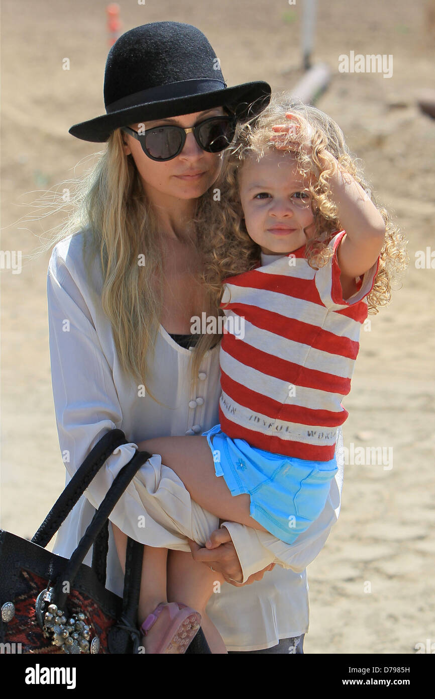 Nicole Richie and her daughter Harlow are seen leaving the Chilli Cook ...