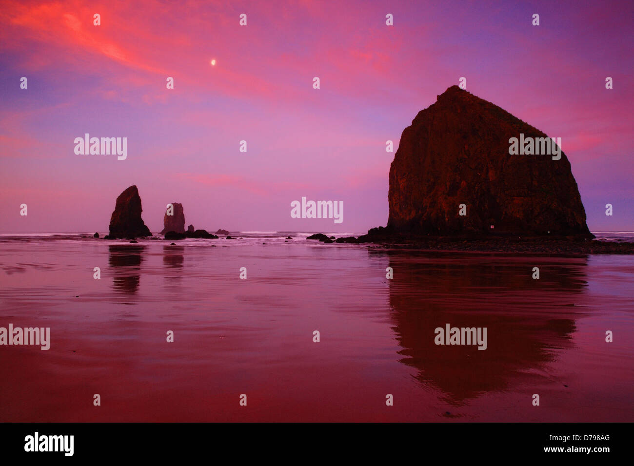Haystack rock at twilight hi-res stock photography and images - Alamy