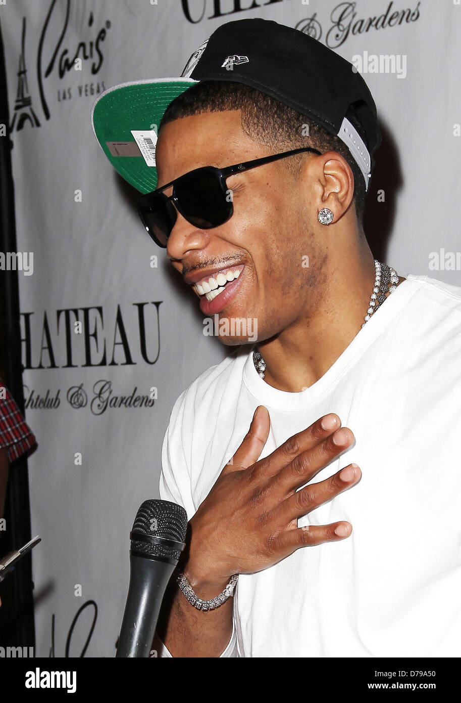Nelly Nelly walks the red carpet at Chateau Nightclub and Gardens at ...