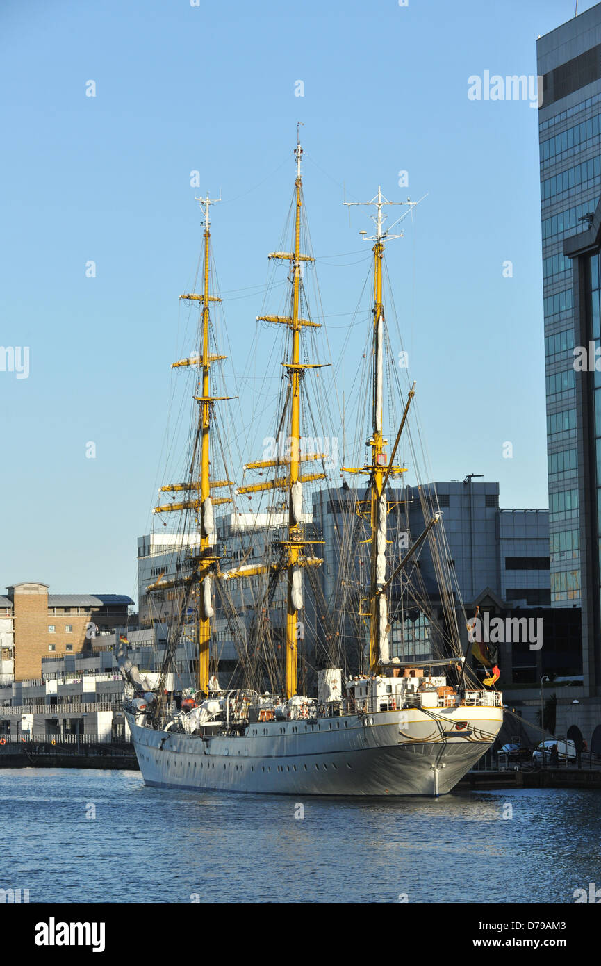 Hmcs iroquois hi-res stock photography and images - Alamy