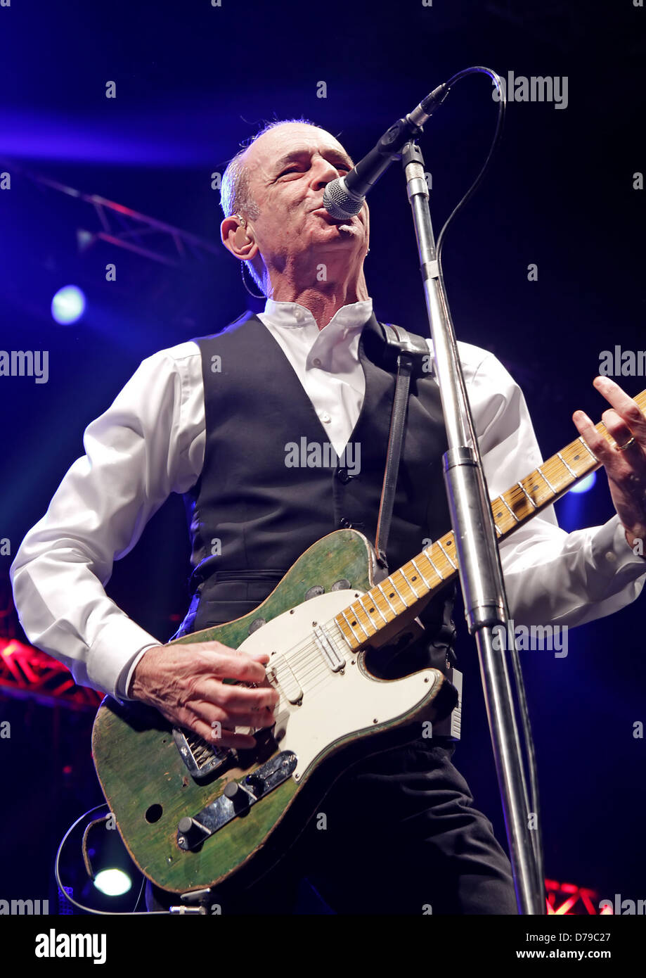 Francis rossi performing status quo hi-res stock photography and images ...
