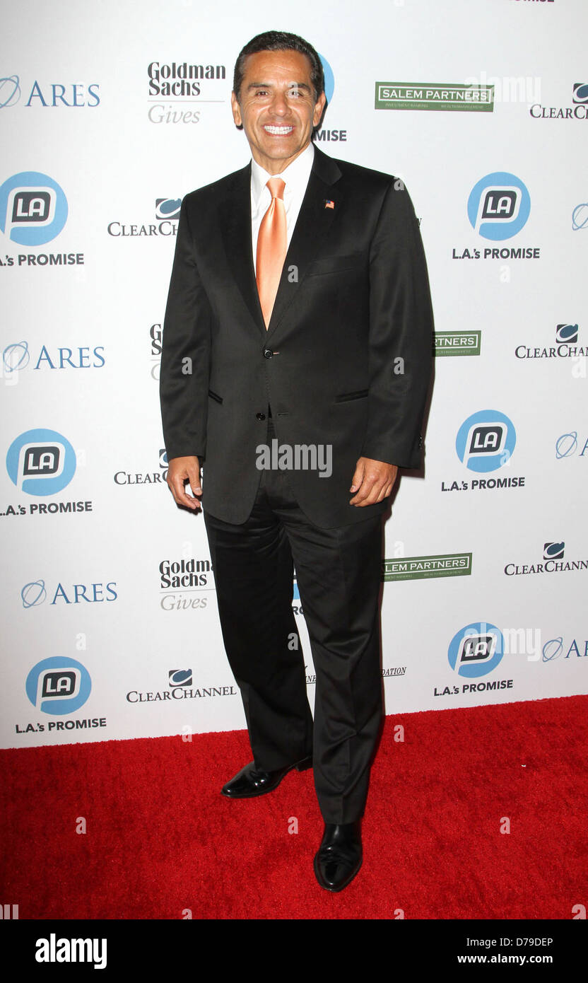 Los Angeles Mayor Antonio Villaraigosa Promise 2011 Gala at the Grand ...