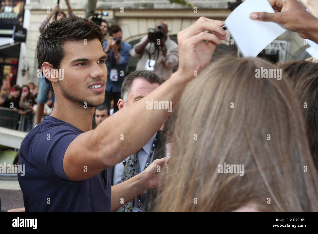 Taylor Lautner signs autographs for fans at a meet and greet event ...