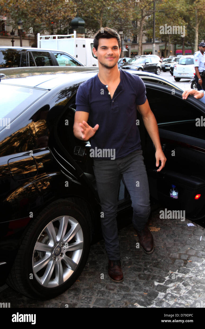 Taylor Lautner signs autographs for fans at a meet and greet event ...