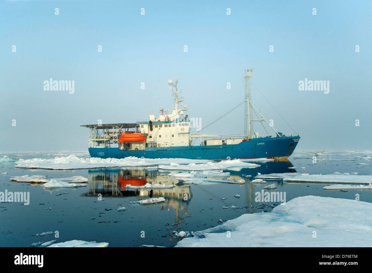 Norway svalbard archipelago caravan ships hi-res stock photography and ...