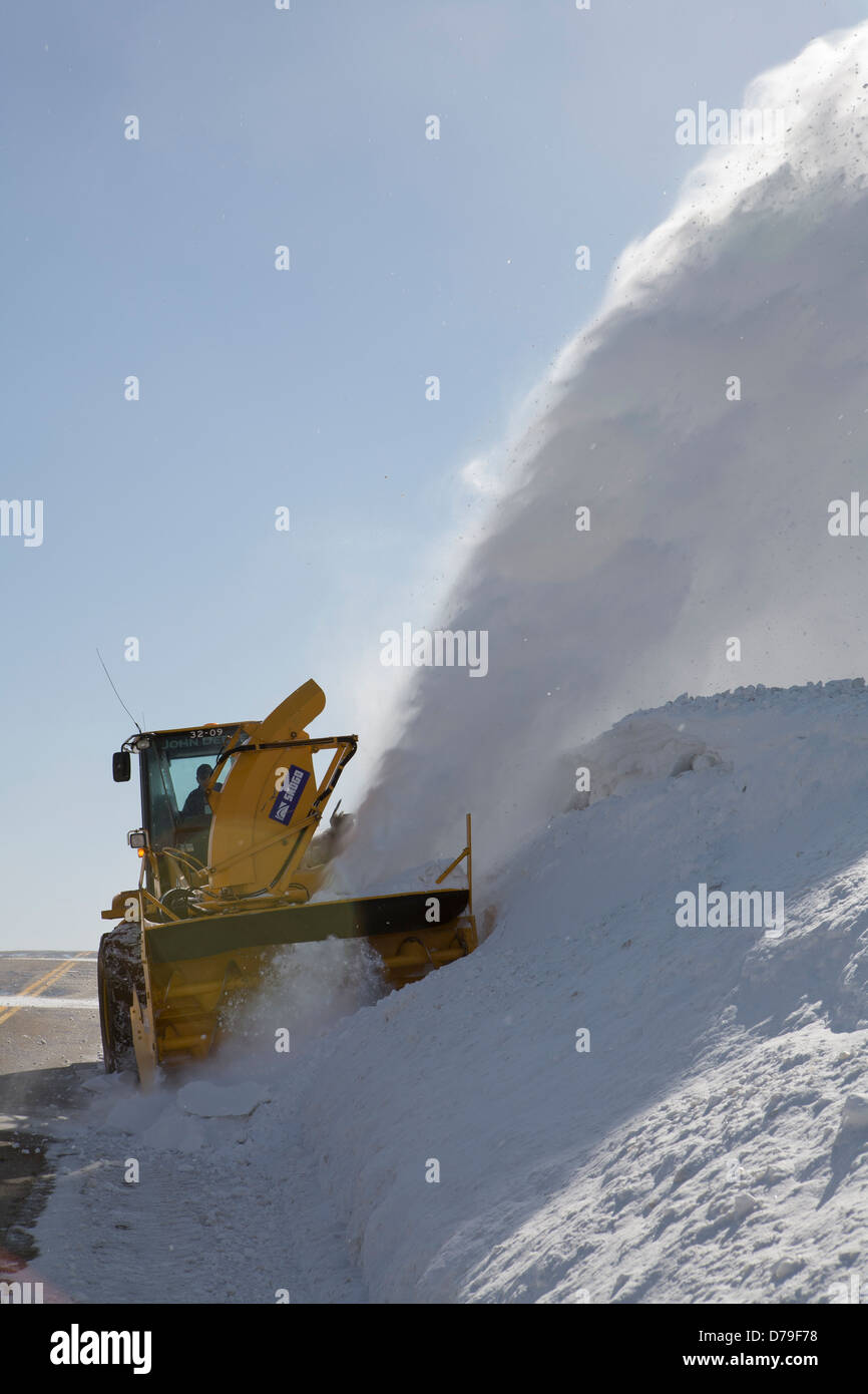 Front end loader snow blowing hi-res stock photography and images - Alamy