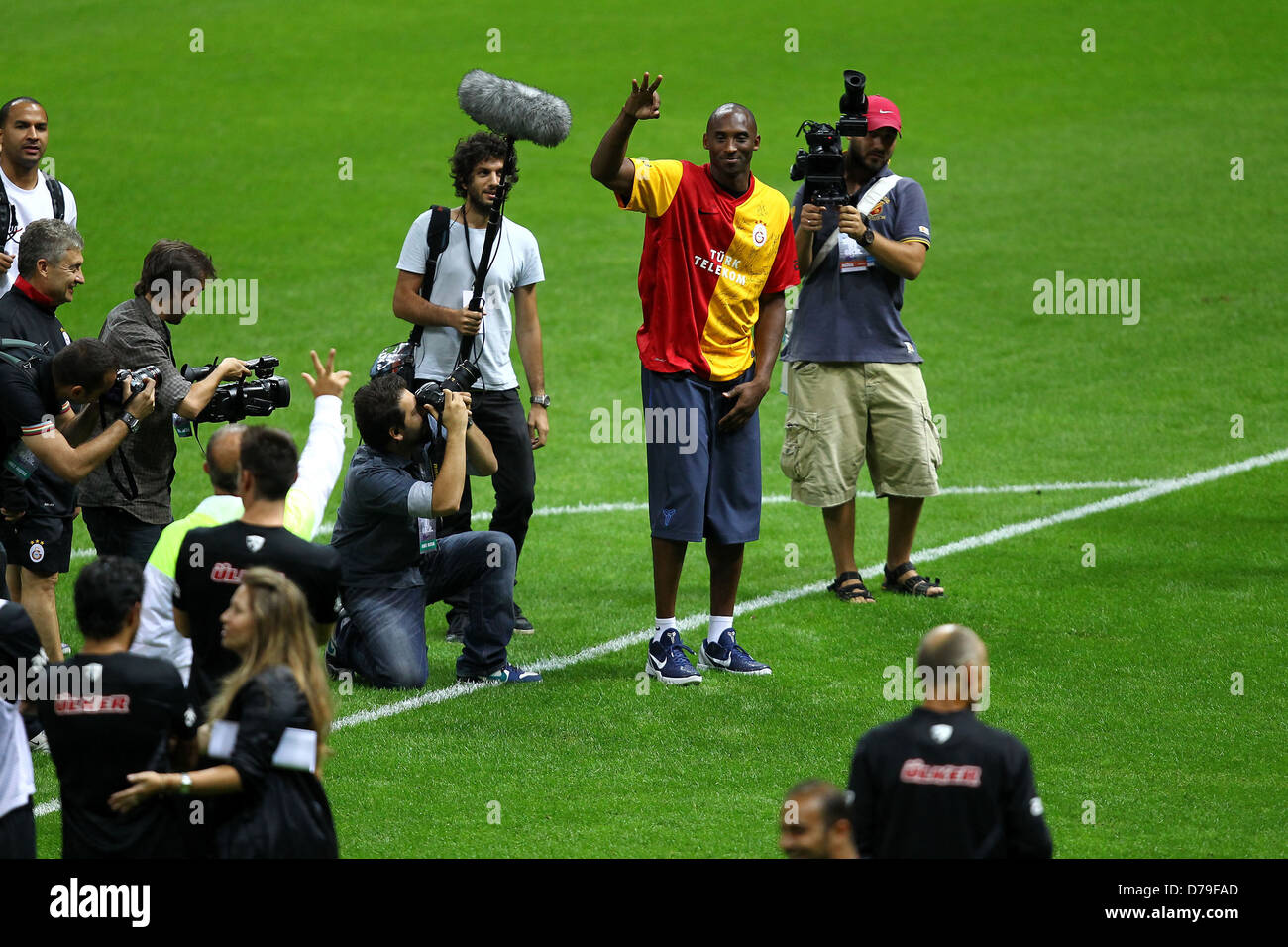 NBA basketball star Kobe Bryant visits Turkish football team ...