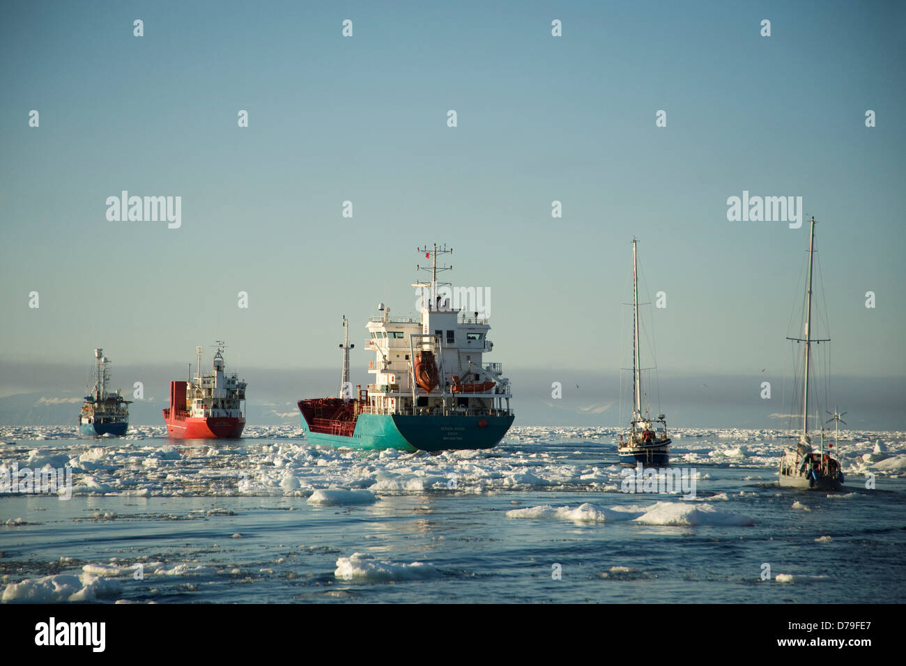 Norway svalbard archipelago caravan ships hi-res stock photography and ...
