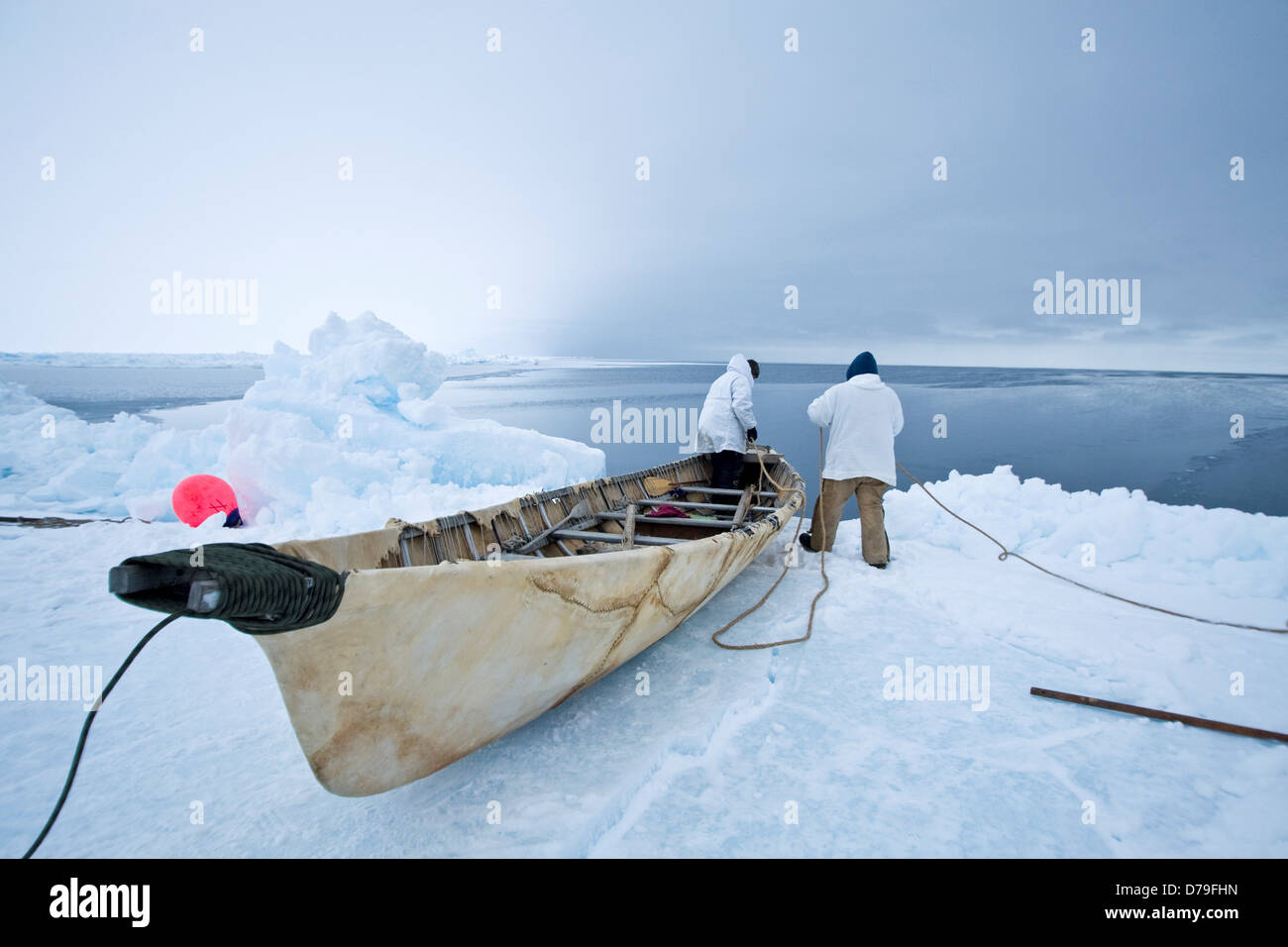 Umiak skin boat hi-res stock photography and images - Alamy