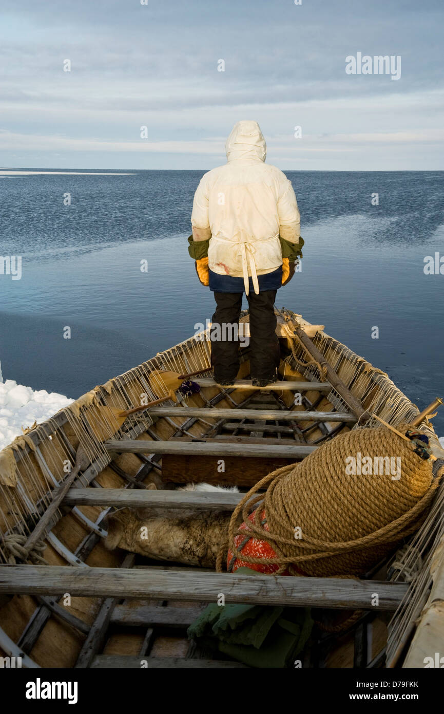 Umiak whaler hi-res stock photography and images - Alamy