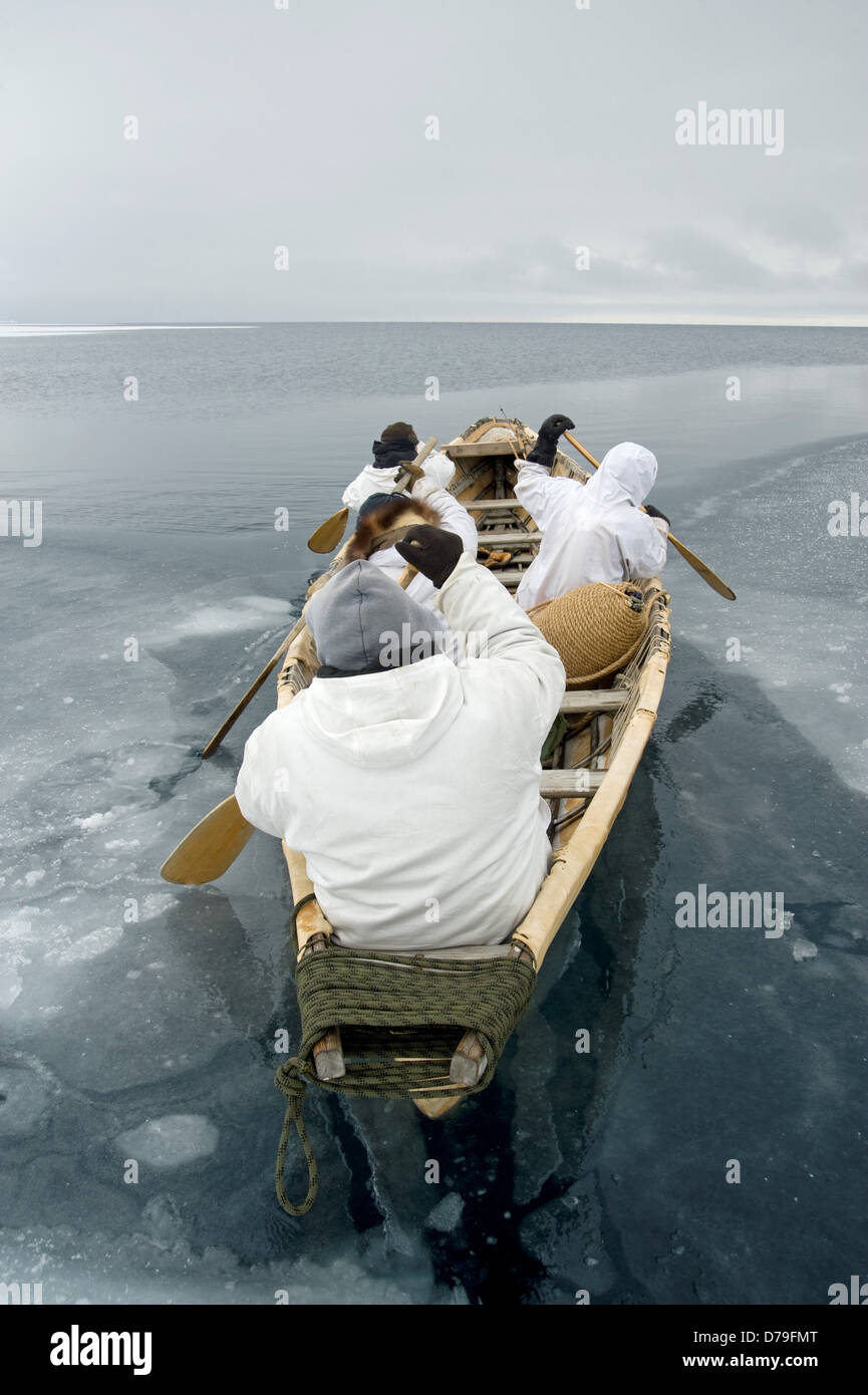 USA Alaska Inupiaq whalers padding their umiak Stock Photo - Alamy