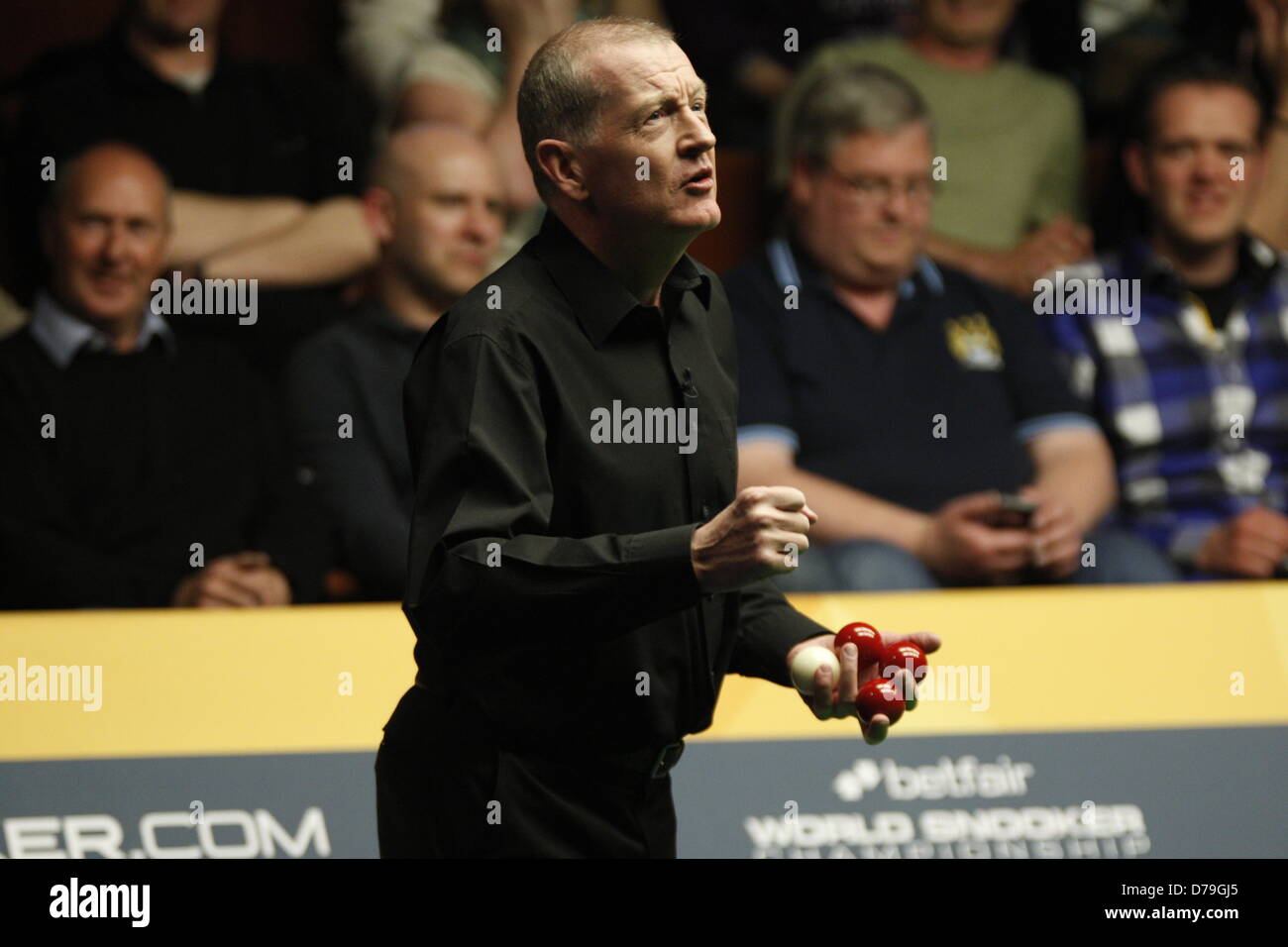 Six times world snooker champion, Steve Davis playing a snooker ...
