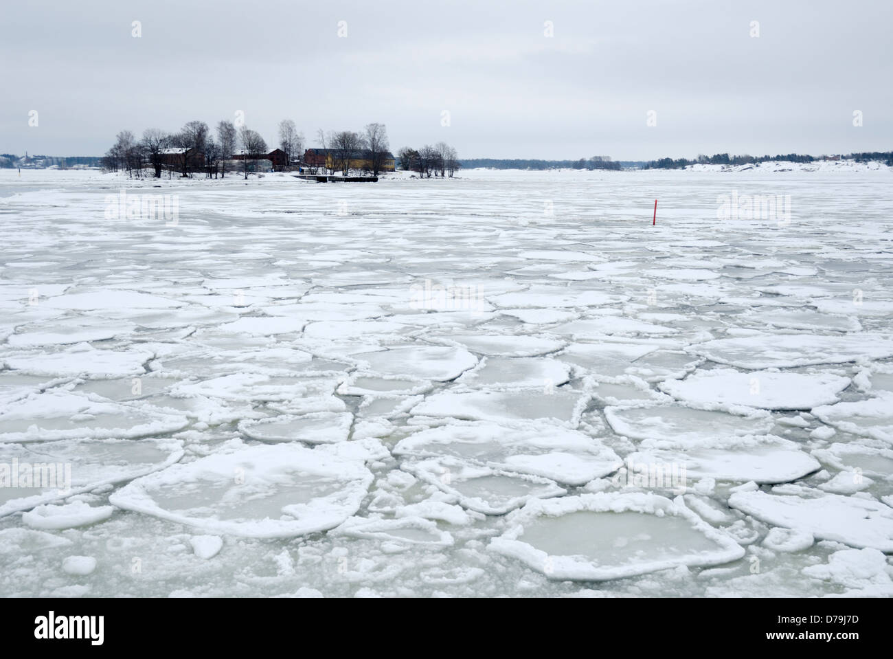 Frozen harbour helsinki finland hi-res stock photography and images - Alamy
