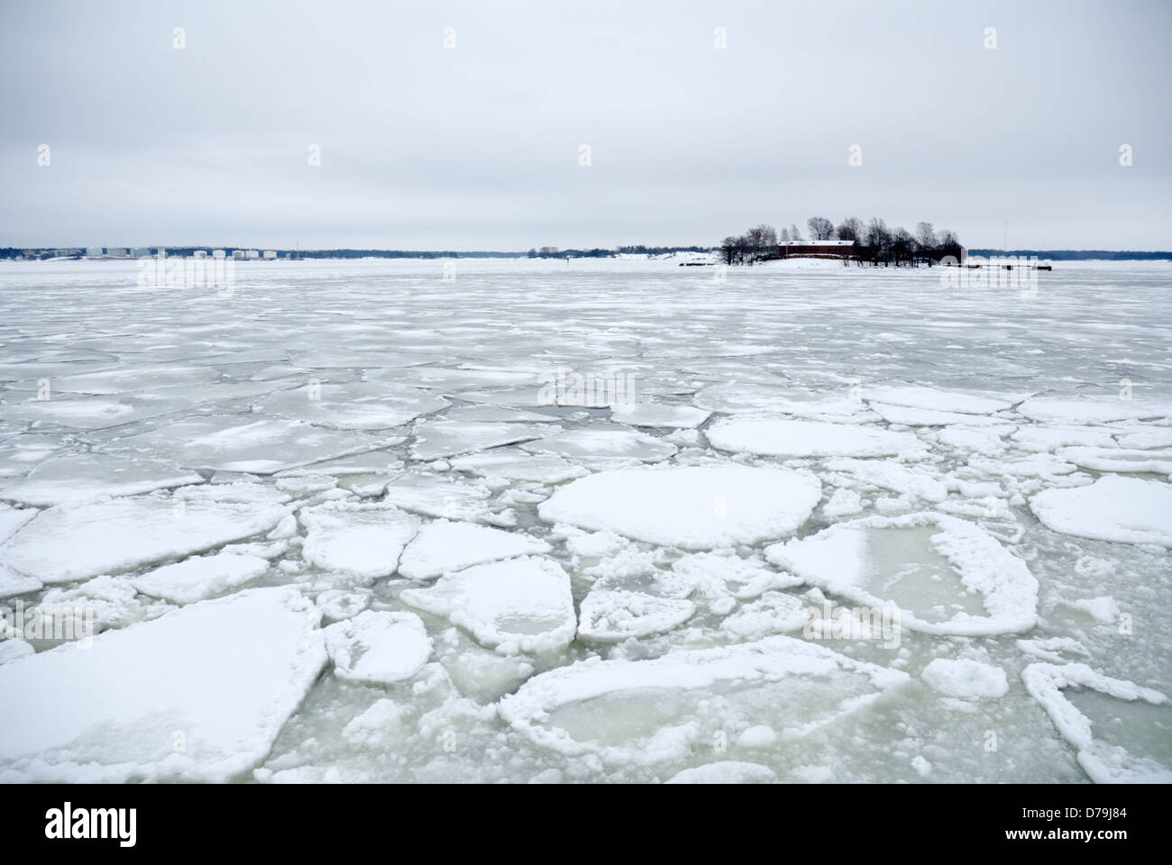 Frozen harbour helsinki finland hi-res stock photography and images - Alamy