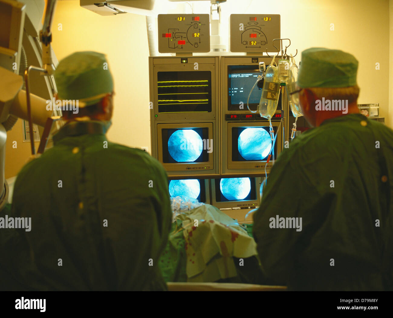 Micro surgery hi-res stock photography and images - Alamy