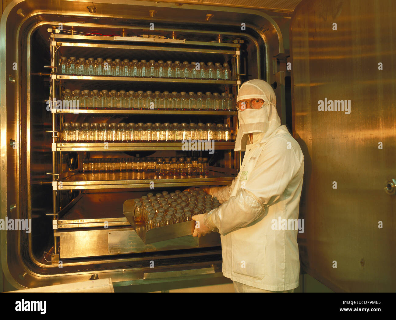 Freeze-drying apparatus to conserves special pharmaceutical ...