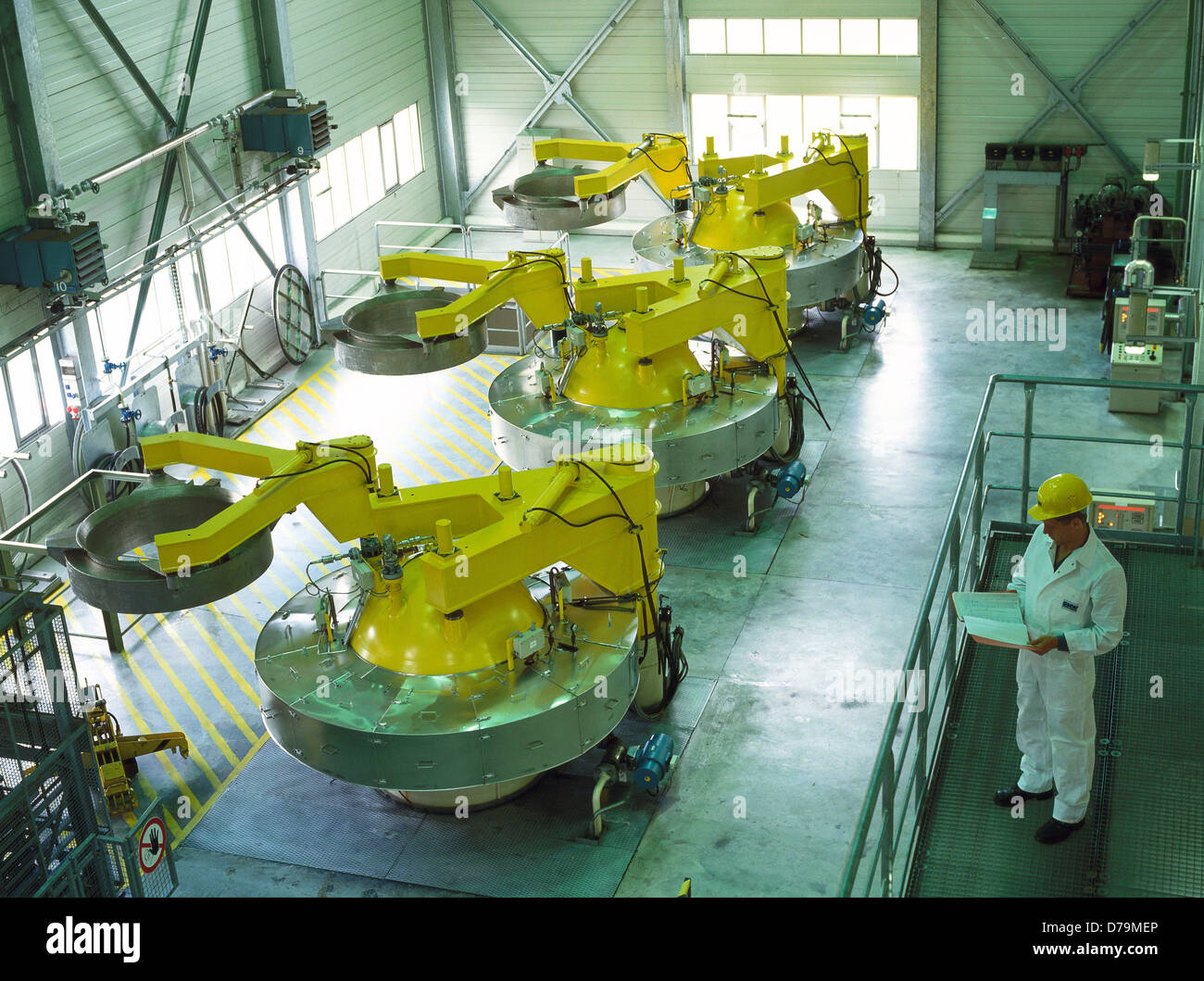 Extraction science hi-res stock photography and images - Alamy