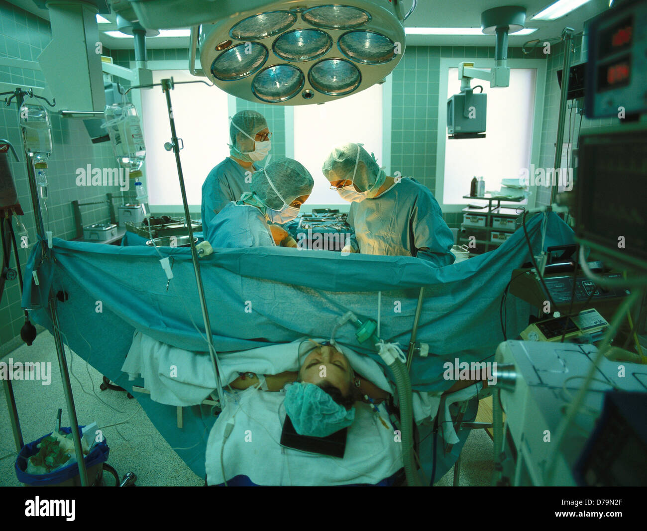Heart operation hi-res stock photography and images - Alamy