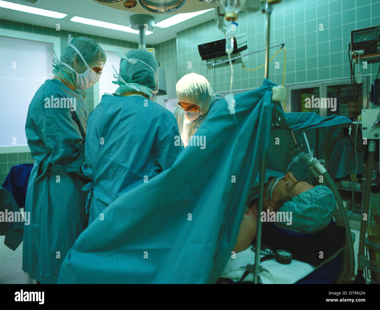 Team doctors performing heart operation Stock Photo - Alamy