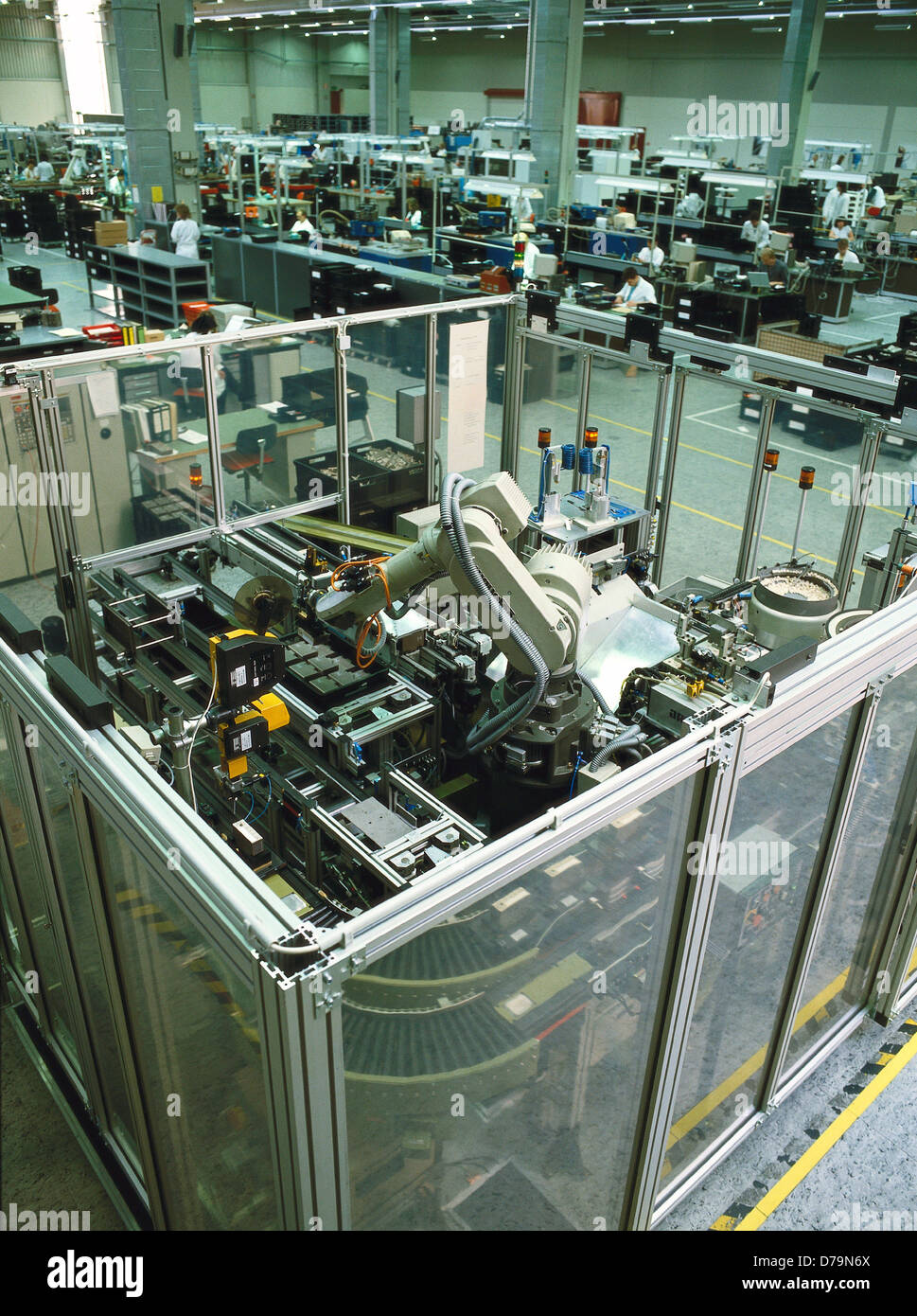 Industrial robot robotic arm assembling hi-res stock photography and images - Alamy