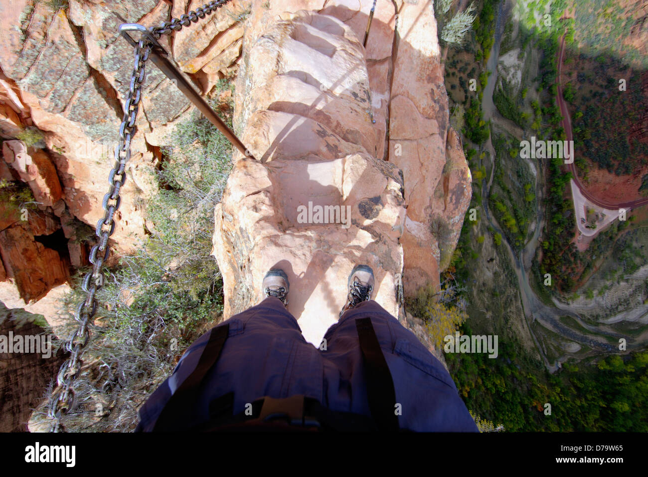 Angel's Landing trail, on the edge of a 1000 M drop on either side ...