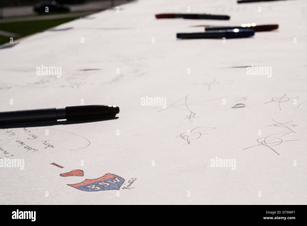 memorial site after the interstate 35W bridge collapsed into the ...