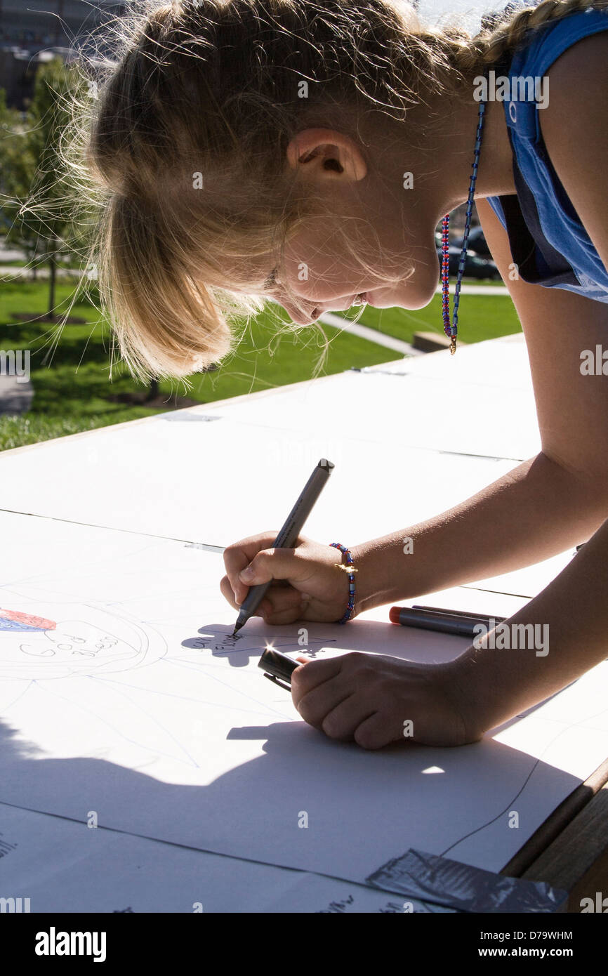 memorial site after the interstate 35W bridge collapsed into the ...