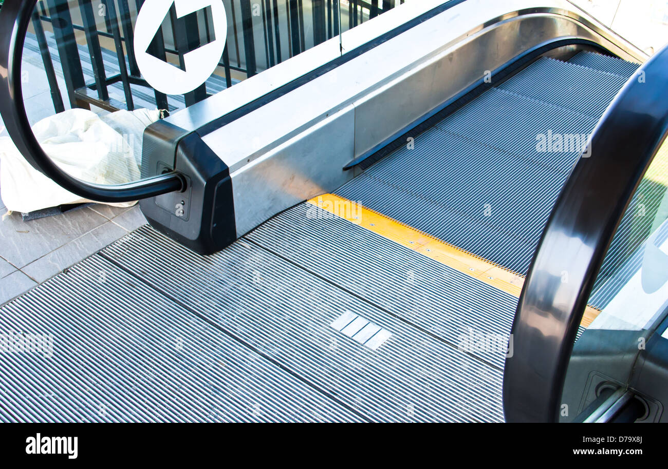 Escalator top hi-res stock photography and images - Alamy