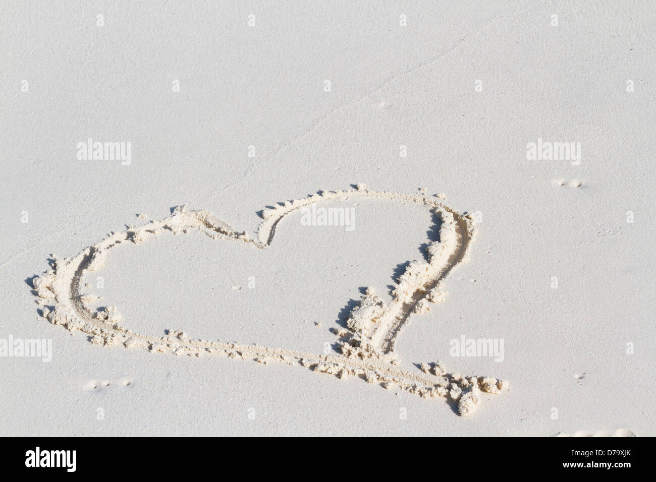 Heart drawing on the beach with wave Stock Photo - Alamy