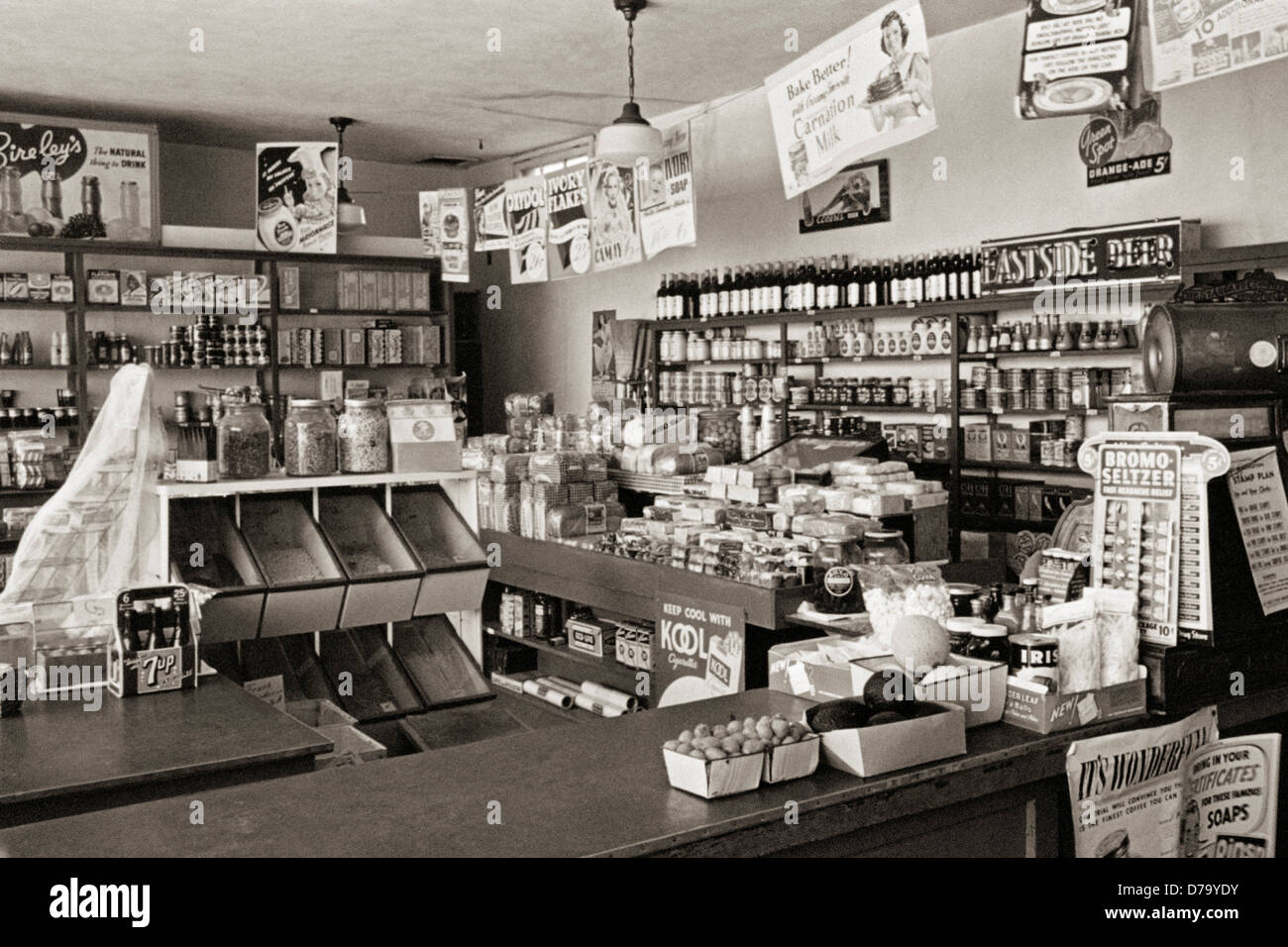 Store advertisements hi-res stock photography and images - Alamy