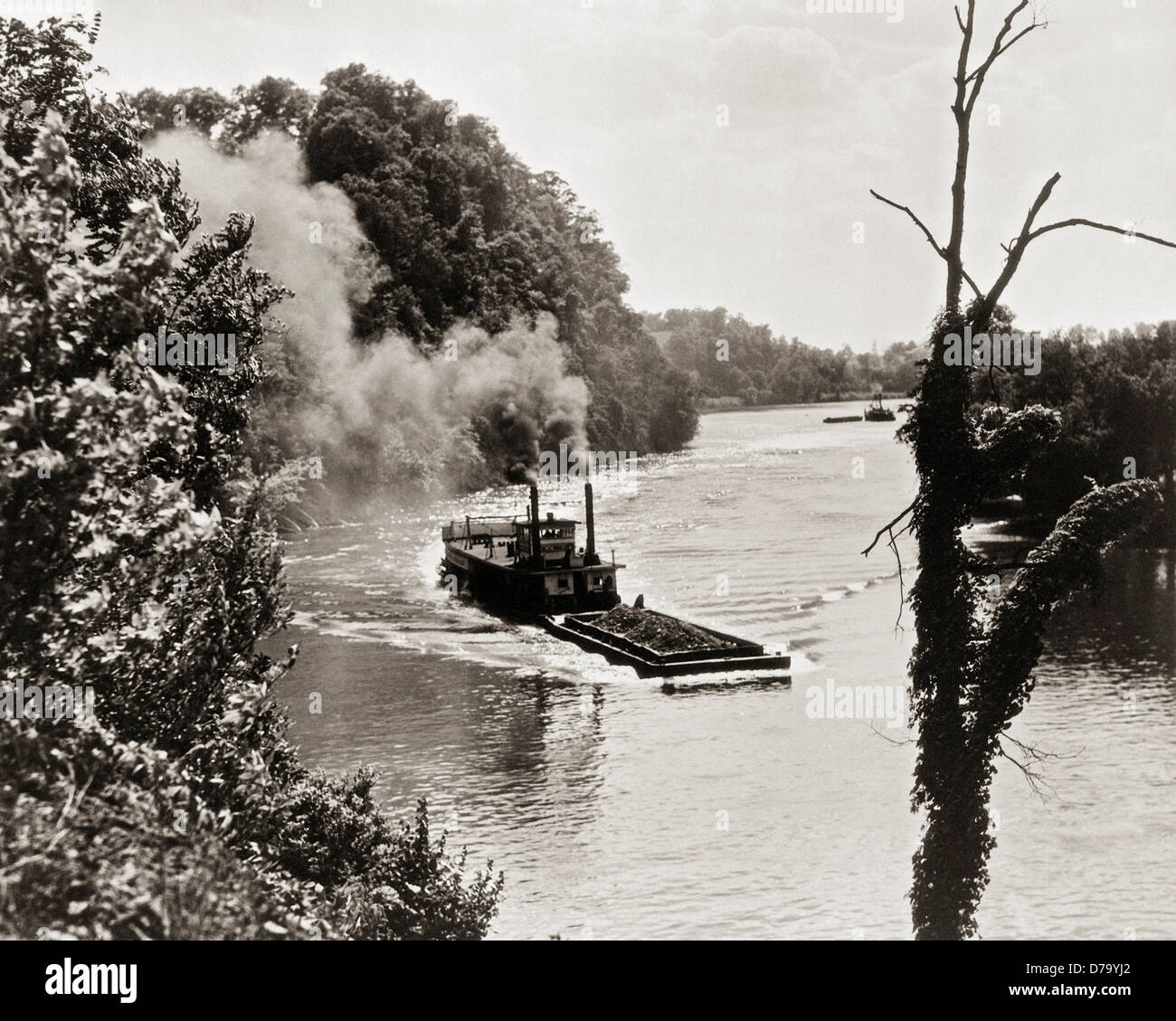 Paddle Wheel Boat Pushes Barge Along River Stock Photo - Alamy