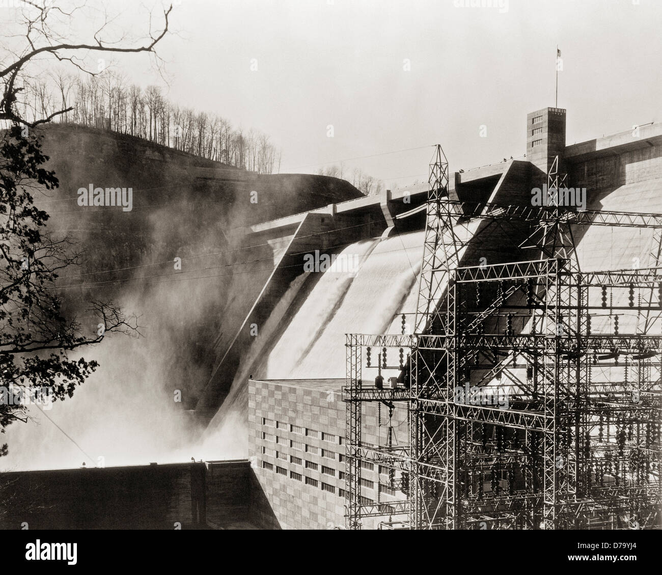 Open sluice gate gates hi-res stock photography and images - Alamy