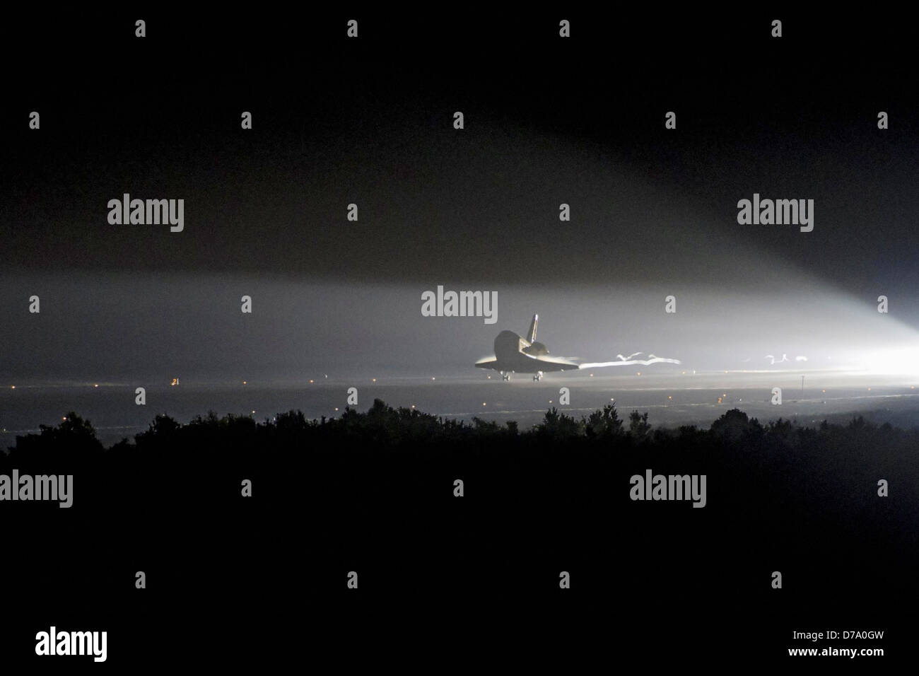 Final space shuttle landing hi-res stock photography and images - Alamy