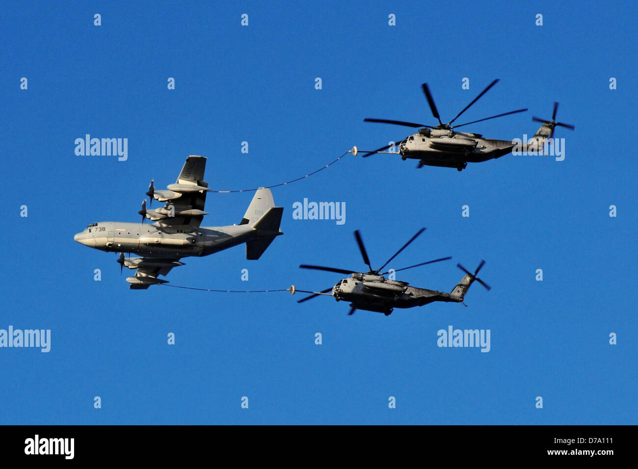 Two rotor helicopters hi-res stock photography and images - Alamy