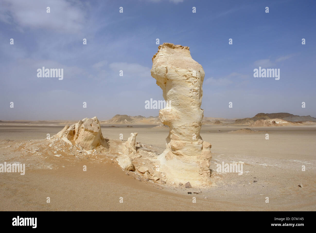 White desert hi-res stock photography and images - Alamy