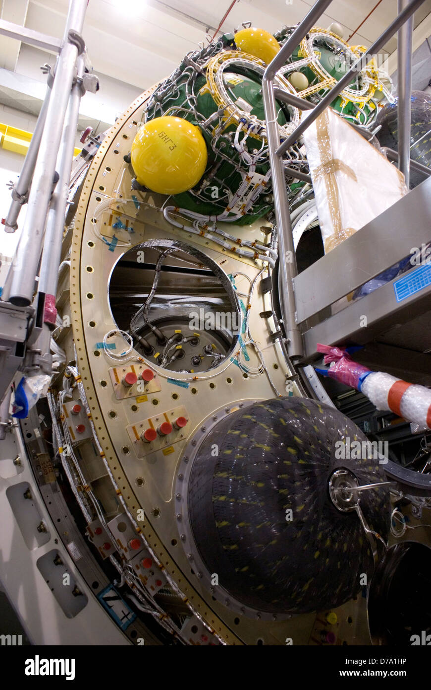 Space station cargo carrier Stock Photo - Alamy