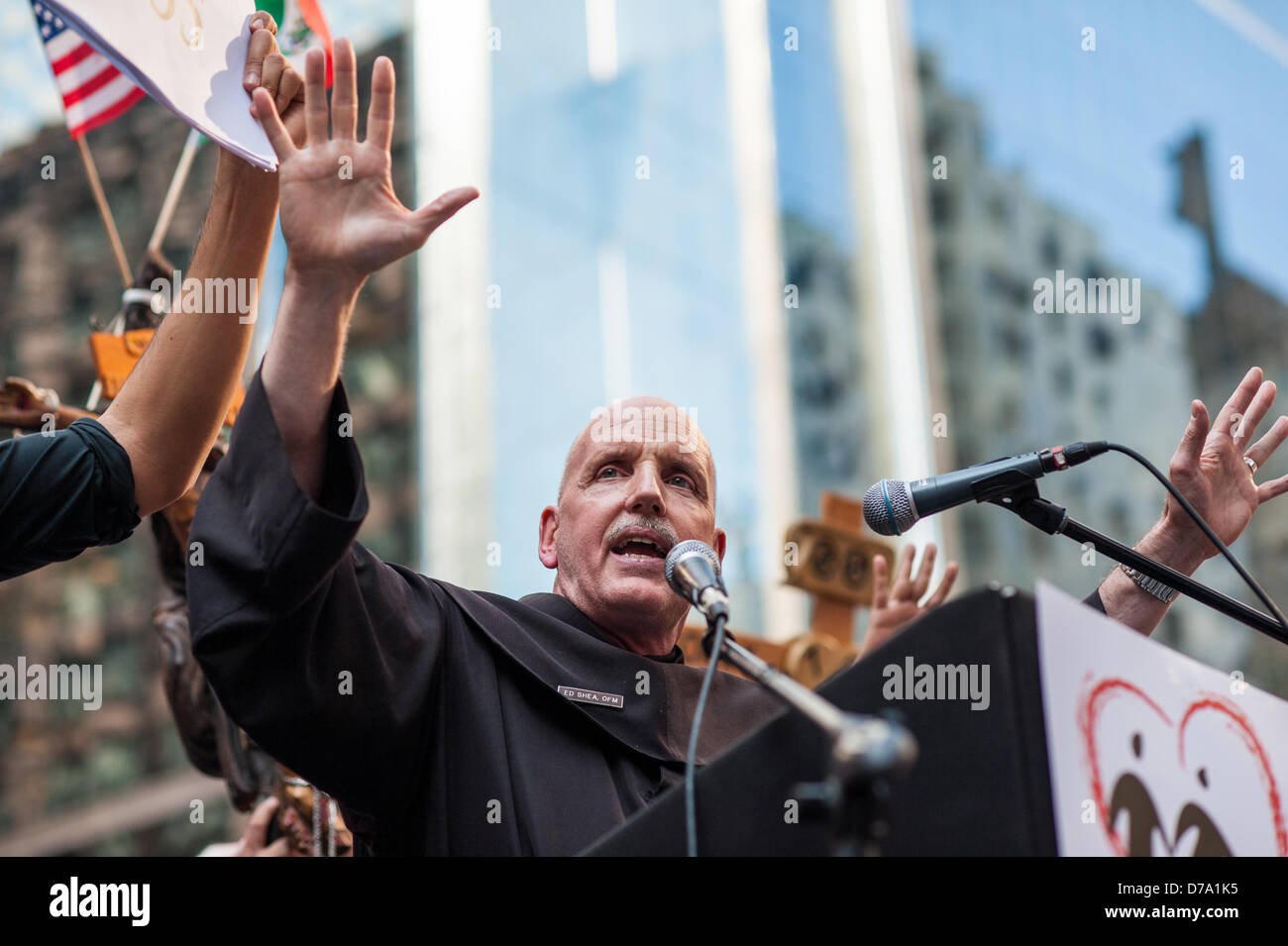 Chicago, U.S.A. 1st May 2013. Father Ed Shea speaks at a May Day rally ...