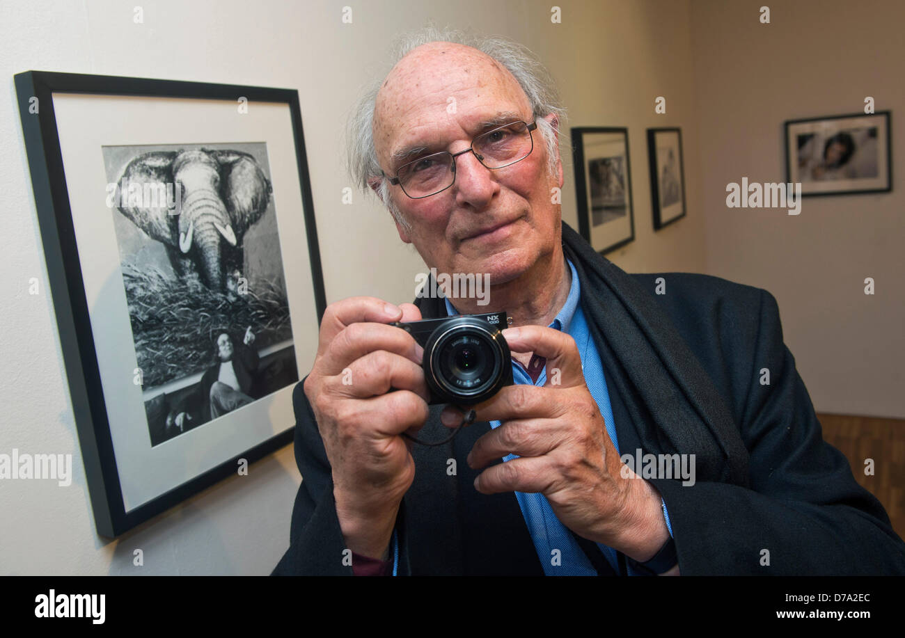 Spanish film director Carlos Saura poses with camera during the ...