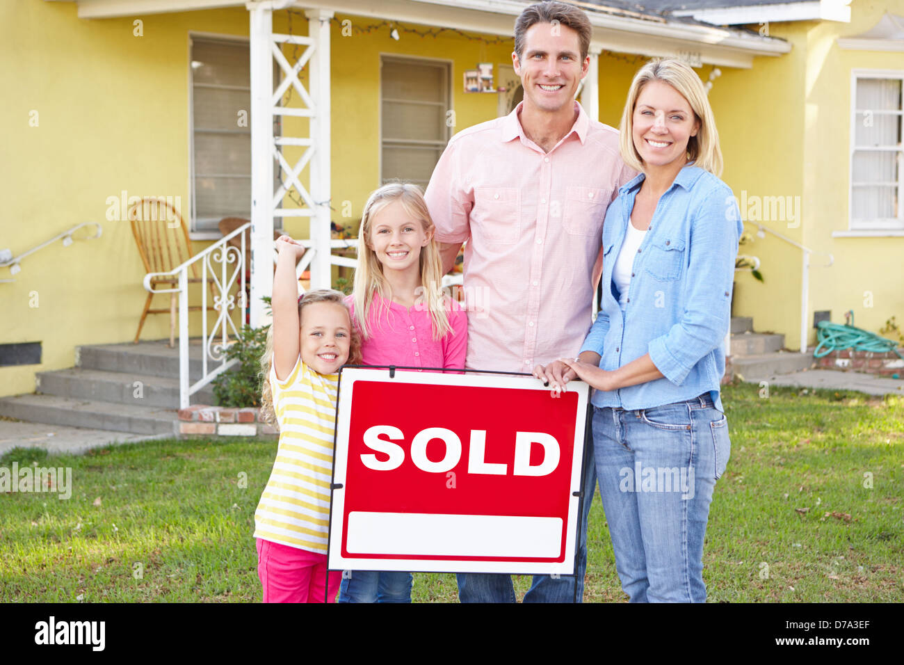 Sold out sign hi-res stock photography and images - Alamy